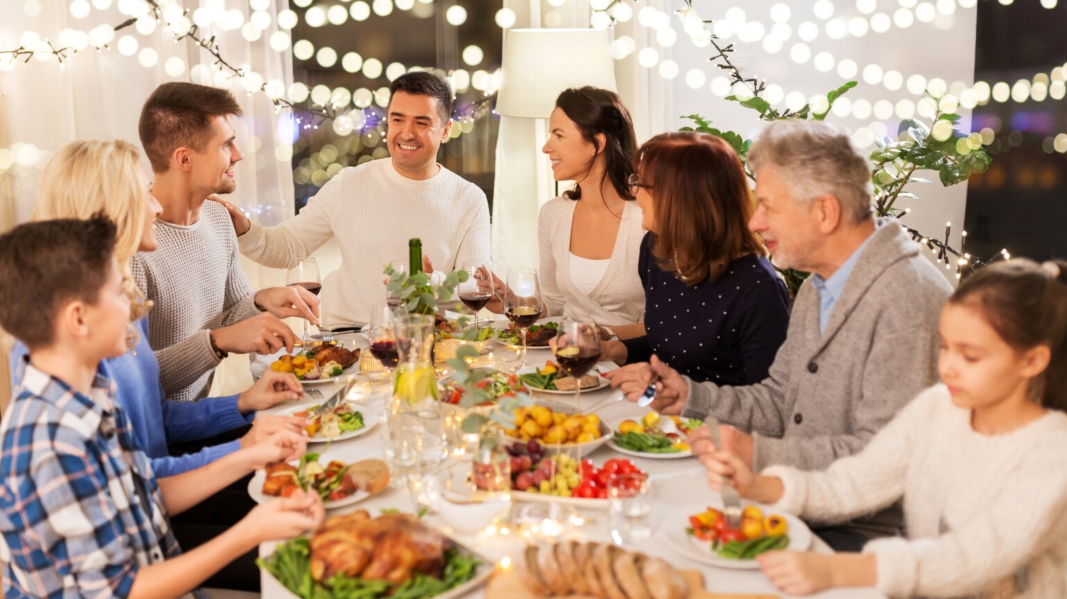 16 Real Advantages and Disadvantages of Living in a Joint Family - The ...